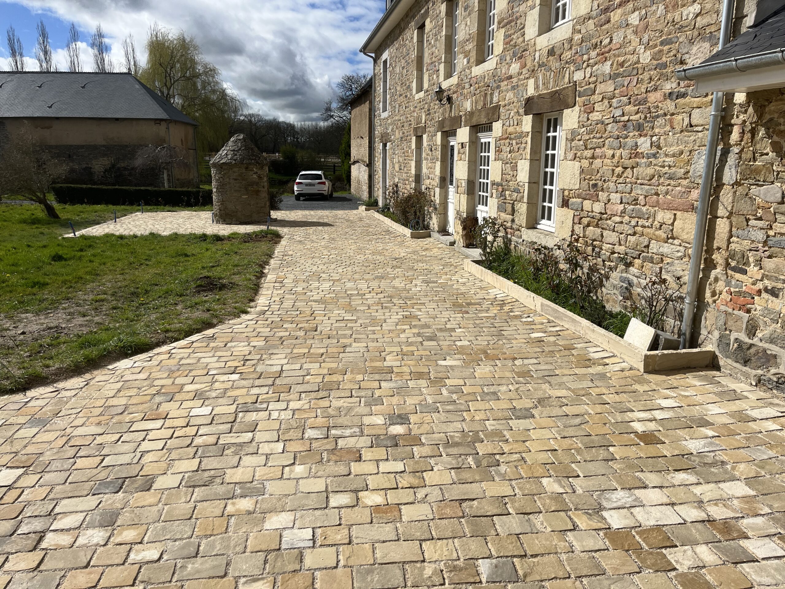 Pavage en pierre naturelle • RB Construction